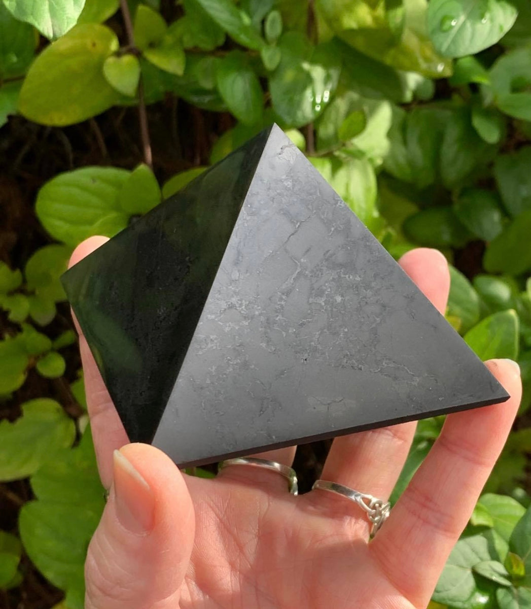 Shungite Pyramid 80mm – Crystal Rainbow